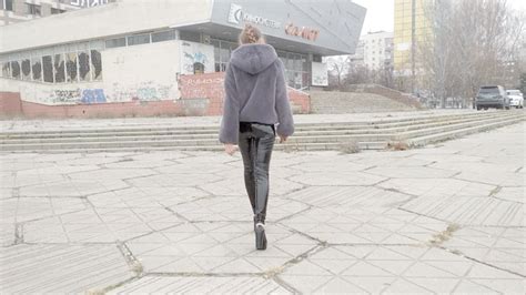 Walk In Latex Sex Beauty With Balloons Clips4sale