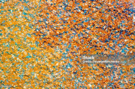 배경 텍스처 블루 얇은 명주 그물입니다 화강암 돌은 광택 그것은 풍부한 붉은 세분화 된 화강암 0명에 대한 스톡 사진 및 기타 이미지 Istock