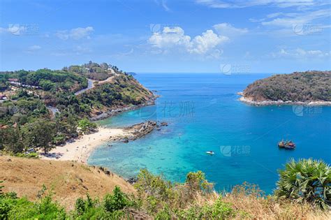 清澈的蓝色安达曼海从风车景点附近的蓬贴角，普吉岛，泰国