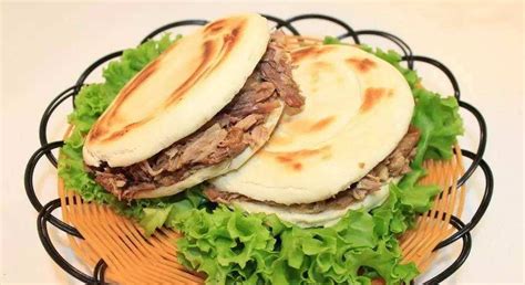 西安十大特色小吃西安肉夹馍臊子面新浪新闻