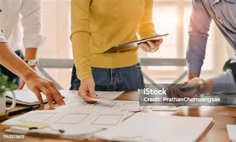 Ux Ui 개념 웹 사이트 디자이너 크리에이 티브 계획의 팀 응용 프로그램 개발 초안 스케치 도면 템플릿 레이아웃 디자인에 대한 스톡 사진 및 기타 이미지 Istock