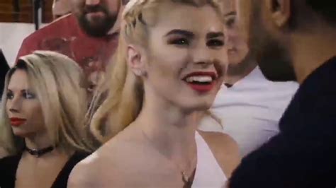 Женский турнир по шлепкам по попе😋 Youtube