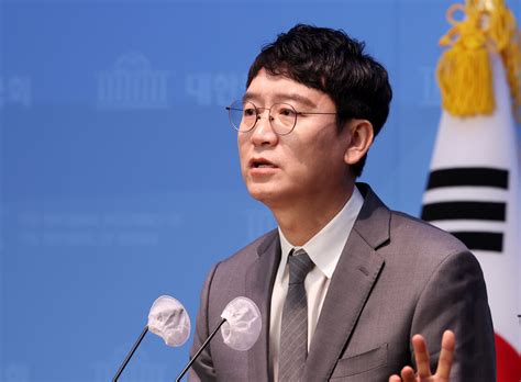 김웅 총선 불출마 선언“국민의힘 민주적 정당 아냐” 이투데이