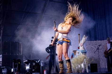 ¿quién Es Slayyyter La Estrella De Coachella De La Que Todos Hablan