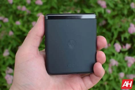 Motorola Razr Review Flipping The Script On Cover Displays