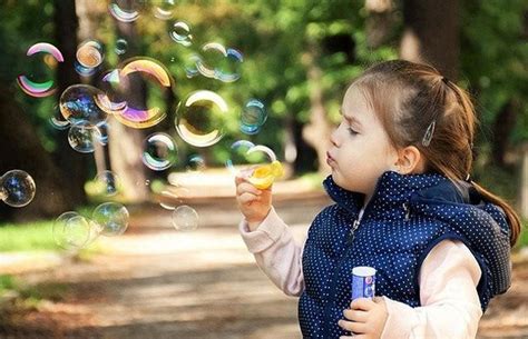 孩子一生气就大喊大叫、乱发脾气？4个法子，培养受益终身的情商