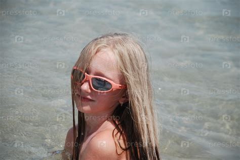 Фотография на тему Девочка с русыми волосами Pressfoto