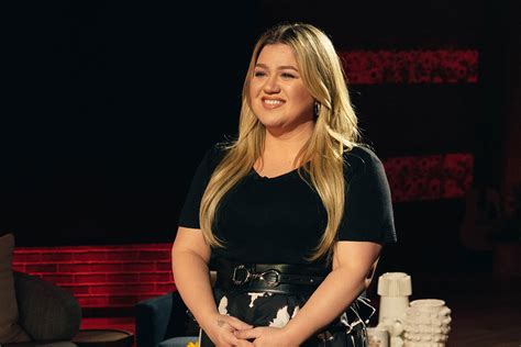 What Kelly Clarkson Wore On The Voice May Nbc Insider