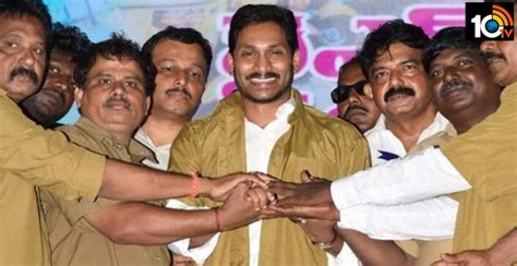 చెక్ చేసుకోండి వారి బ్యాంకు ఖాతాల్లో రూ 10వేలు వేసిన జగన్ ప్రభుత్వం