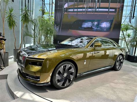 롤스로이스 전동화 흐름 합류…첫 전기차 ‘스펙터 공개