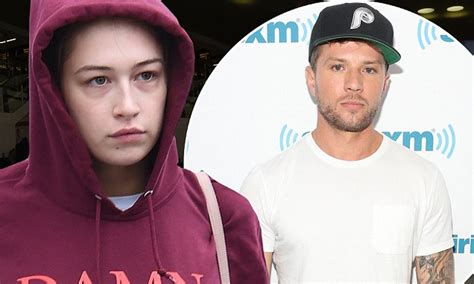Ryan Phillippes Accuser Elsie Hewitt Pictured In London Daily Mail