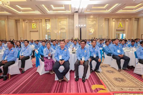 ឯកឧត្តម ហ៊ុន ម៉ានិត ទទួលទានអាហារសាមគ្គីជាមួយក្រុមការងារយុវជនបក្សប្រជាជនកម្ពុជា បញ្ញវន្តក្មេងវត្ត