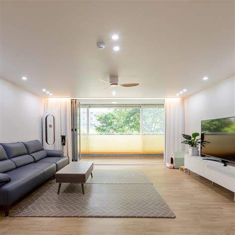 우드의 톤앤매너를 잘 활용한 단정하게 꾸민 가족의 집 라이프스타일 슈퍼앱 오늘의집