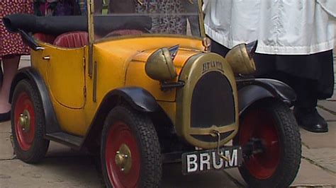 Cbeebies Brum Series 2 Brum At A Wedding