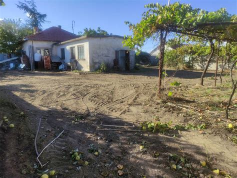 Калояновец Продва къща Едноетажна къща 70 кв м РЗП 700 кв м двор Къщи Вили С калояновец