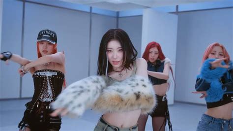 ITZY Rilis Teaser M V Lagu Mr Vampire Siapkan Album Baru BORN TO BE Berikut Liriknya Indo