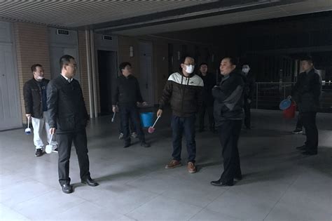 机关党委青年党员利用岗前时间帮助师生清扫厕所 西安电子科技大学 综合信息网
