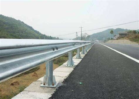 四川波形护栏厂家
