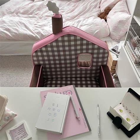 수심 Susim 유니크 소품샵 수심 Choco Village Chair 3 Color 연말을 위한 특별한 공간을 만들어줄 집 모양 의자를 소개합니다 포근하고