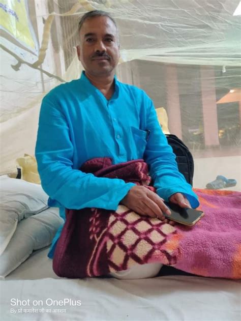 अनशन पर पहुंचलें शिक्षक छात्र प्रोफेसर कमलेश के दिहलें समर्थन खबर