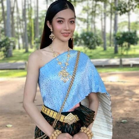 ពីន ពីន ជួលសម្លៀកបំពាក់បុរាណអង្គរ