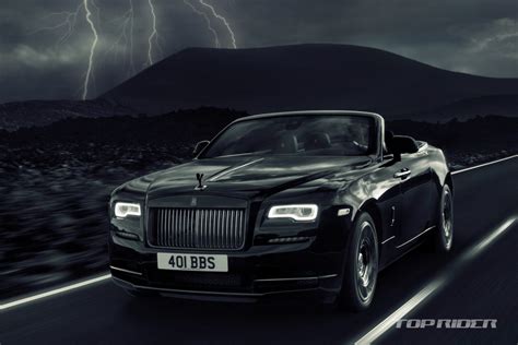 주행성능 강조한 롤스로이스 던 블랙 배지 공개 주행성능 강조한 롤스로이스 던 블랙 배지 공개