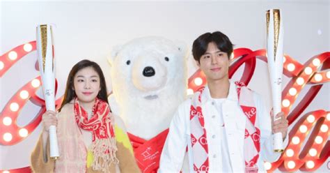 포토 김연아 박보검 다정하게 손 맞잡고