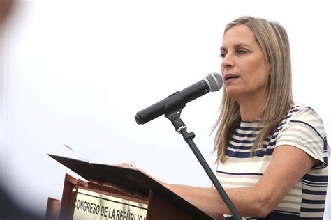 玛丽亚·德尔·卡门·阿尔瓦：“就新宪法进行磋商是关闭国会的借口” Infobae