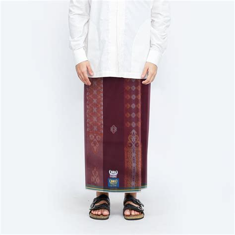 Sarung Bhs Classic Gold Motif C48 Jga Merah Hati Sarung Indonesia