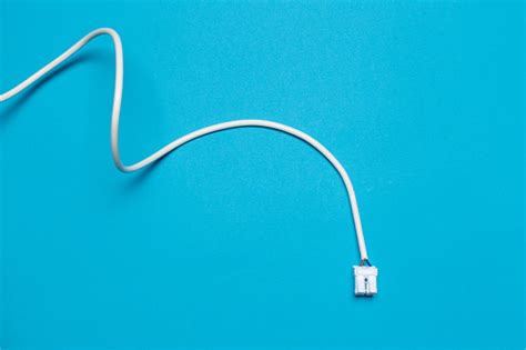 텍스트에 대 한 공간을 가진 파란색 배경에 흰색 네트워크 이더넷 케이블의 근접 촬영 0명에 대한 스톡 사진 및 기타 이미지 0명 Usb 케이블 검은색 Istock