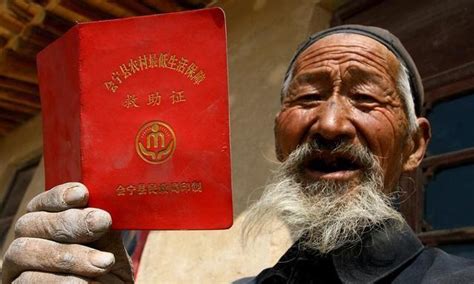 农村七八十岁的老人还种地究竟是为了养老还是无私奉献