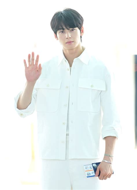 얼굴천재 차은우 직접 증명한 패션의 완성은 얼굴