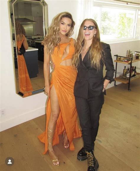 Gios Mom And Sister Lol Why Does This Not Surprise Me Rsellingsunset