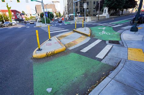 Cyclefans Cycling News And Blog Articles Closer Look Protected Intersection And Bike Lane On