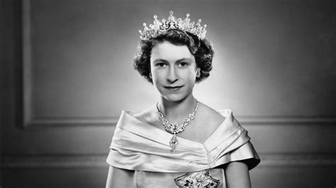 9 Books About Queen Elizabeth II The New York Times