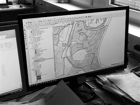 2 Computer Monitor Displaying A Section Of The Rhine Meadows Under