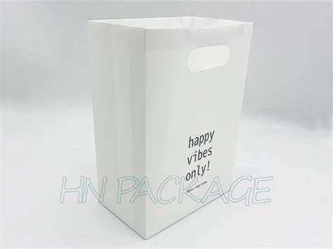 하나패키지 하얀종이에 검정로고 가장 깔끔한 손잡이타공쇼핑백 160g 특모조지로 제작된 손잡이쇼핑백