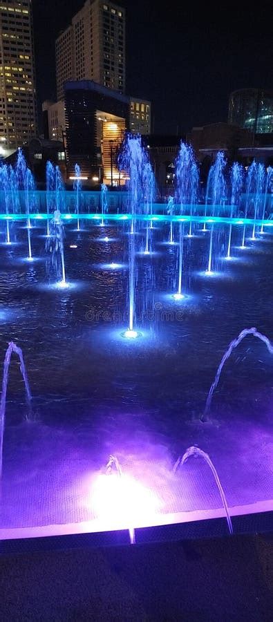 Fuente De Agua De La Ciudad De Las Luces Imagen De Archivo Imagen De Fuente Luces