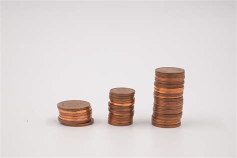 저축 동전에서 성장 하는 식물 저축 개념 사전 설정 저장 Pasiveu200b Incom 0명에 대한 스톡 사진 및 기타 이미지