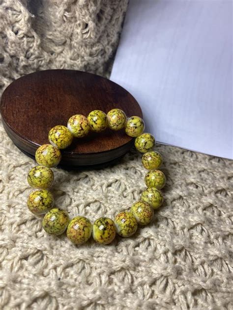 Браслет на гумці з намистин — цена 80 грн в каталоге Браслеты Купить аксессуары по доступной