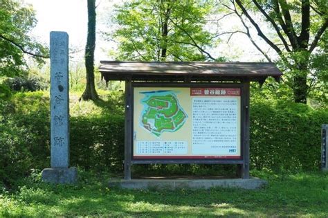 続城址碑や説明板をかっこよく撮るなら構図アングルライティングを工夫して城としての空間を写しとる 城址碑や説明板だってカッコよく撮り