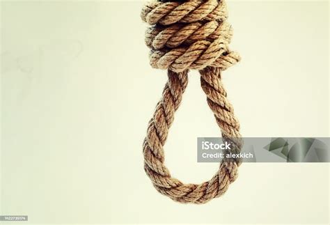 꼬인 두꺼운 밧줄을 꼬마에 묶었다 장식 및 디자인 대마 로프 낚시 로프에서 배경입니다 거친에 대한 스톡 사진 및 기타 이미지 거친 나선형 뒤엉킨 Istock