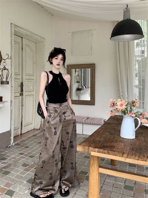 린다 섹시 트임 홀터넥 버클 민소매 나시 탑