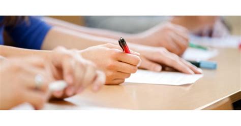 Четвъртокласниците се явяват на НВО по български език и литература