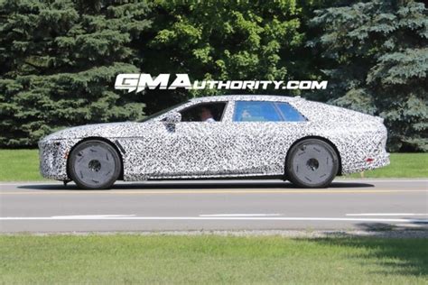 ‘3초·644km 벤틀리에 도전하는 캐딜라 셀레스틱 실차 모습