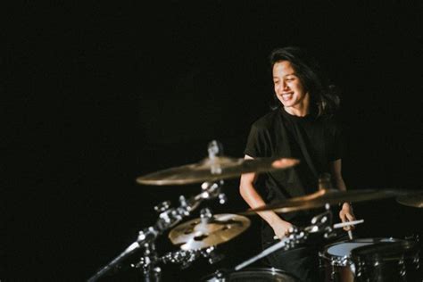 Potret Gagah Ray Prasetya Drummer Jebolan Idola Cilik