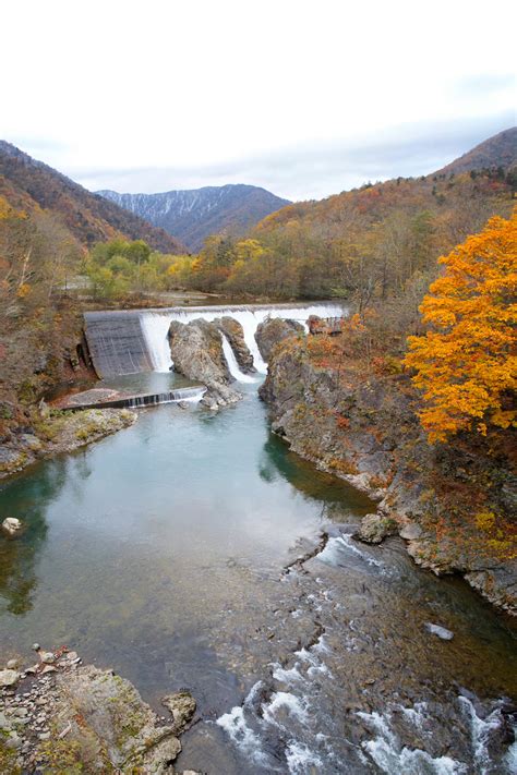 360空撮札内川園地ピョウタンの滝 新発見絶景北海道見たことのない景色