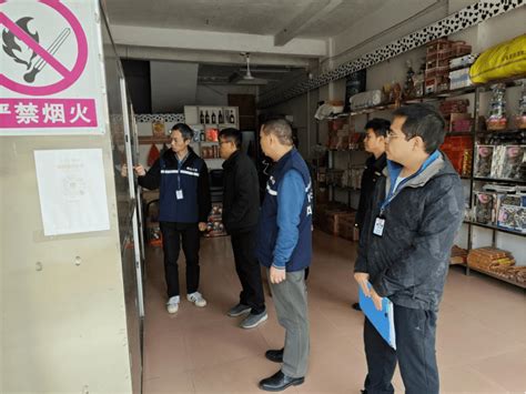 七拱镇联合开展烟花爆竹安全检查经营辖区进行