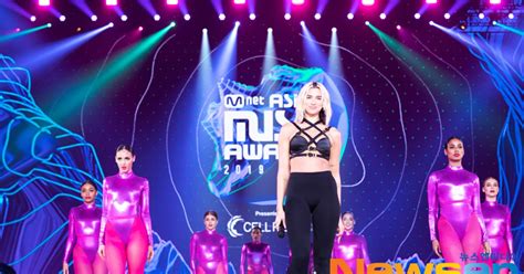 두아리파 파격 패션으로 마마무대 포토엔hd