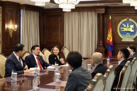 Улсын Их Хурлын дарга Г Занданшатарт Токүшима дахь Монгол Улсын Өргөмжит консул Каваүчи Широ